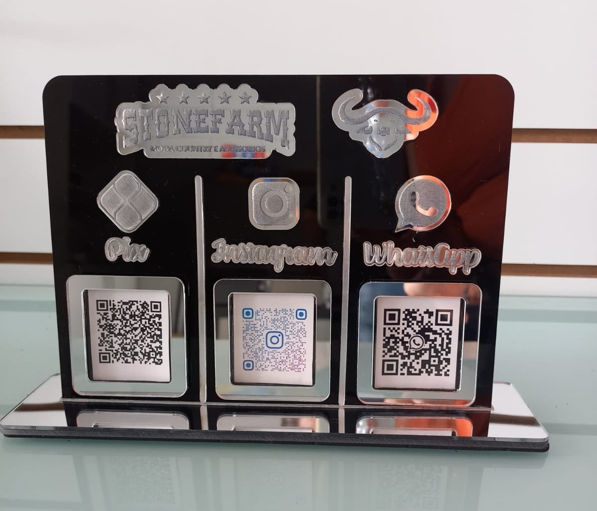 Display de Qr Code Acrílico Branco (3 Qr Codes) - PREMIUM - Maxi Propaganda